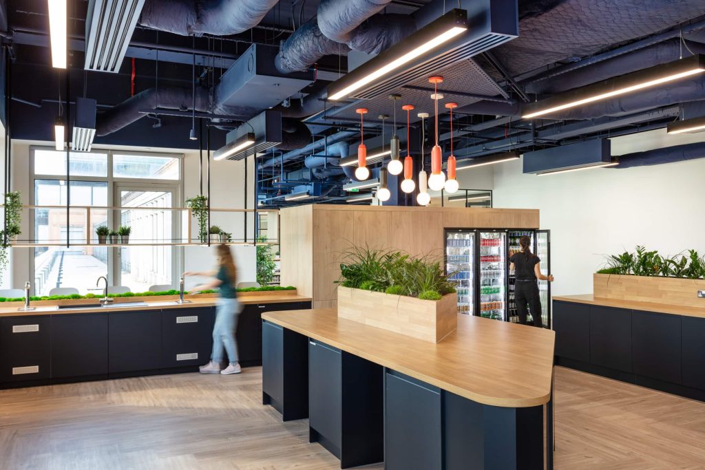 UK fintech hiring: Monzo and Starling pull back in 2026