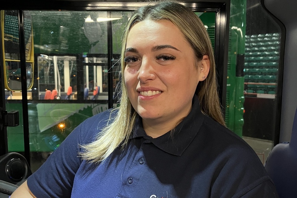 Massive hiring push for bus drivers in the UK – here’s what they earn ...
